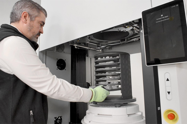 Breakthrough Vacuum Debind and Sinter Furance: PureSinter